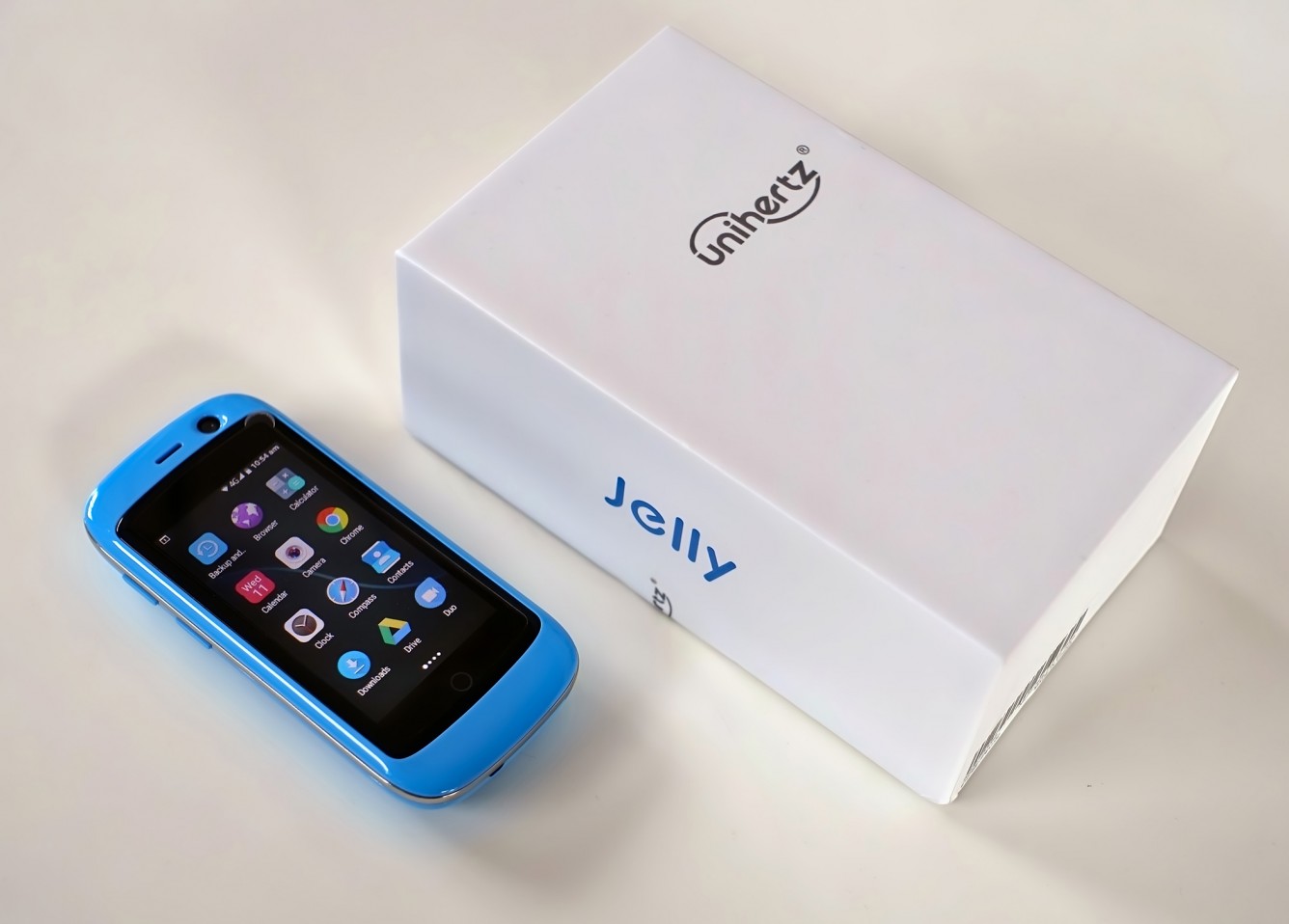 Jelly Pro: the smallest Android phone with 4G – Robert Setiadi Website